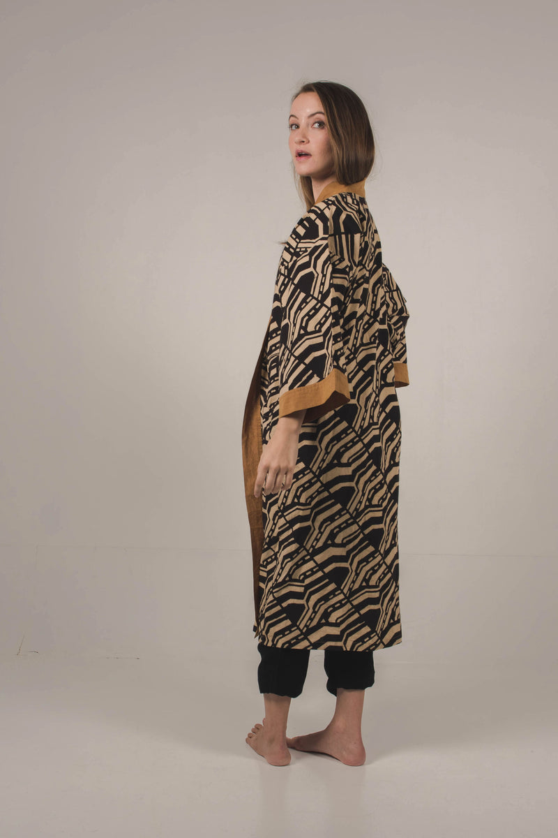 Stara Robe in Modular Black – NOST